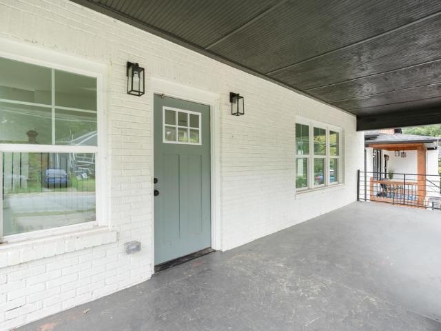 1046 Mayson Turner Road NW