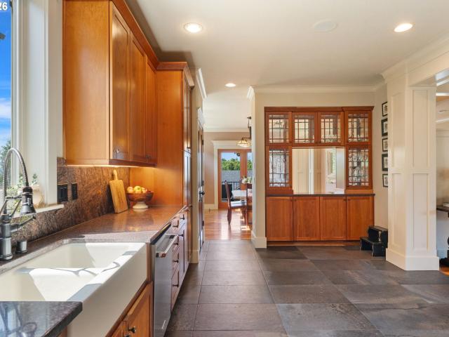 1046 nw deerfern loop
