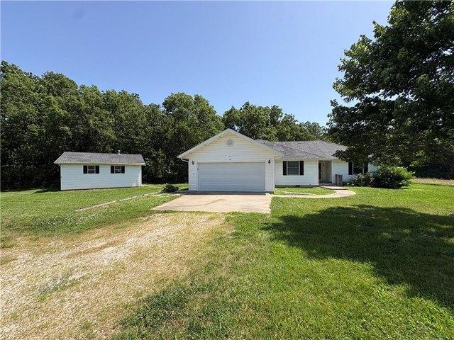 1046 NW 475th Rd, Centerview, MO 64019