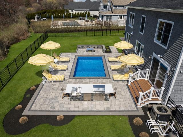 1046 Ocean Road