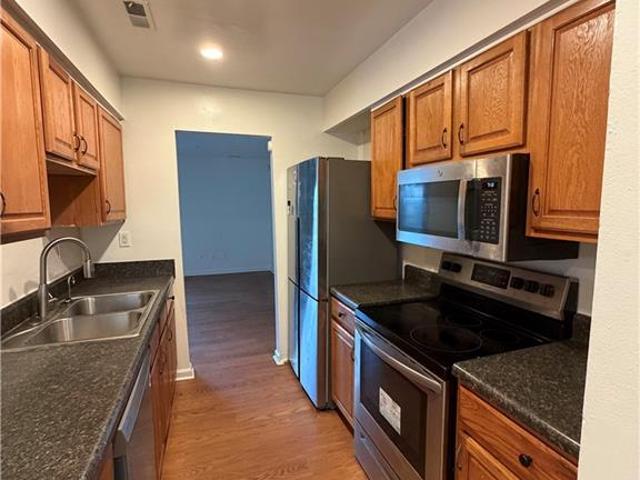 1046 Commonwealth PL