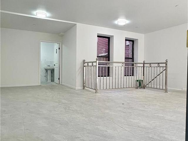 1046 East 15th Street