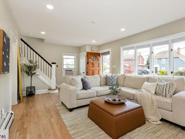 1046 Lorraine Ave