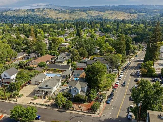 1046 Pope St, Saint Helena, CA 94574