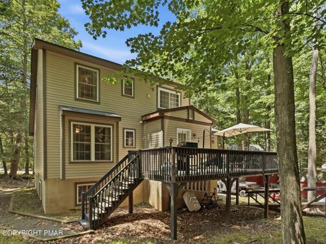 1046 Rainbow Dr, Lake Ariel, PA 18436