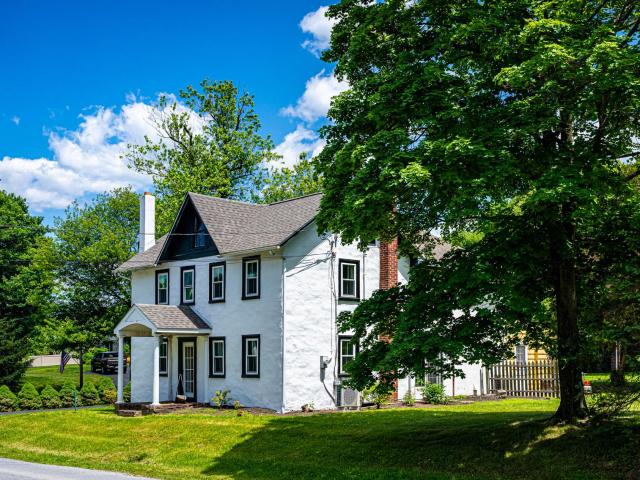 1046 S Trappe
