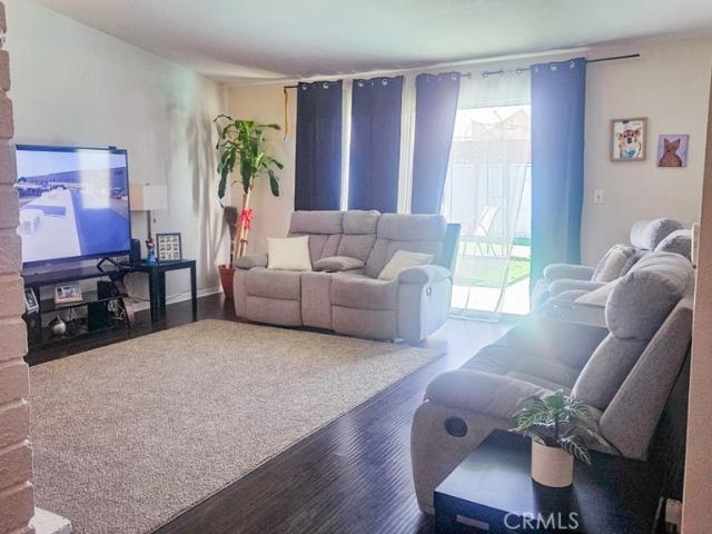 1046 W Holguin