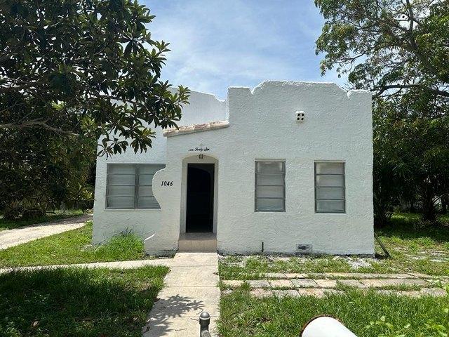 1046 30th Ct, West Palm Beach, FL 33407