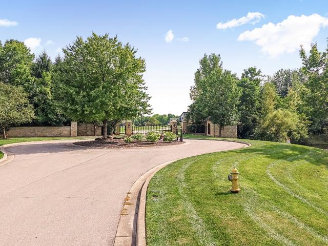 10470 Woodhall Lane