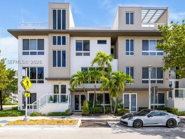 10471 NW 66th St, Doral, FL 33178