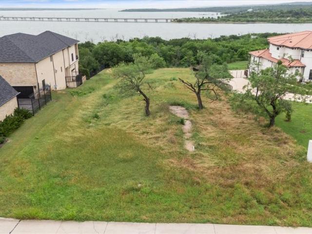 1047 Mallard Pointe Dr, Grand Prairie, TX 75104 | MLS #21250