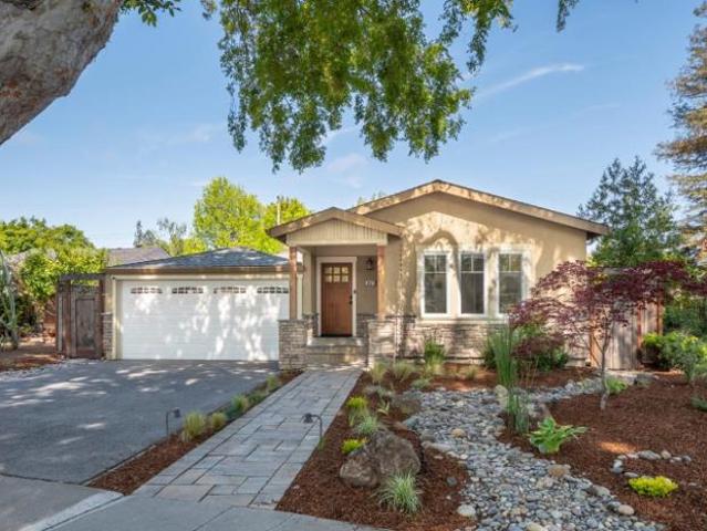 1047 Menlo Oaks Dr, Menlo Park, CA 94025