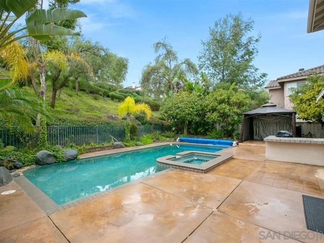 1047 Calle De Alcala, Escondido, CA 92025