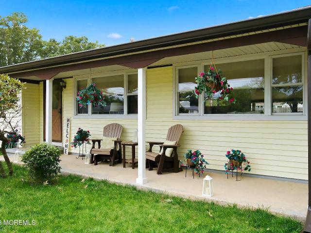 1047 Crystal Drive