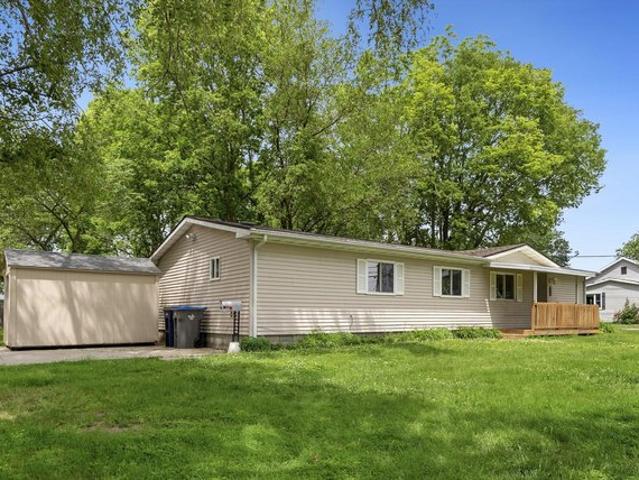 1047 E Smith St, Warsaw, IN 46580