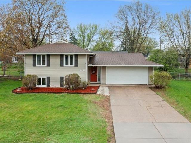1047 Lowell Dr, Apple Valley, MN 55124