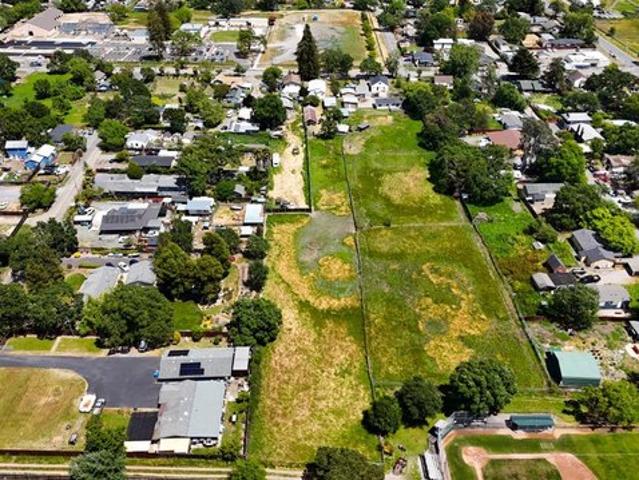 1047 S Wright Rd, Santa Rosa, CA 95407