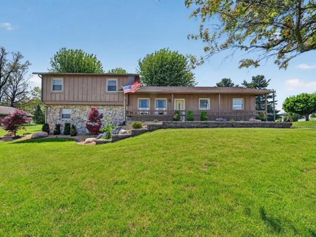 1047 Tekulve Rd, Batesville, IN 47006