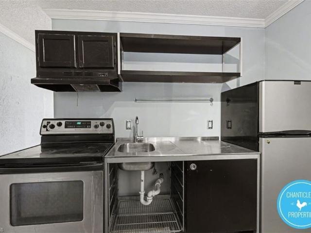 1047 W Academy Street #12
