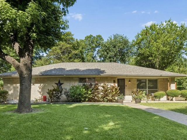 1047 Westlake Dr, Desoto, TX 75115