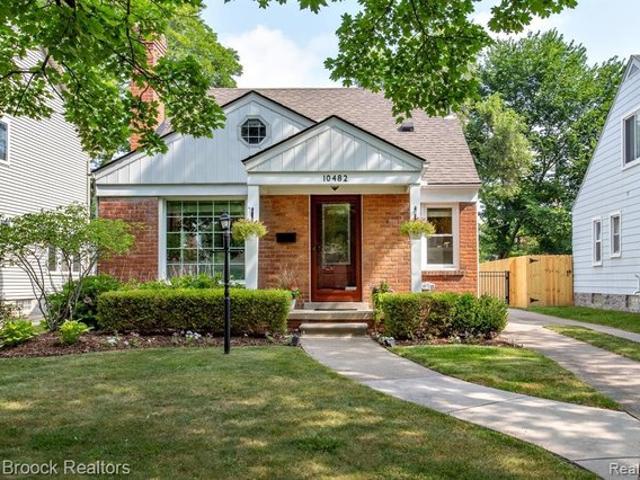 10482 Hart Ave, Huntington Woods, MI 48070