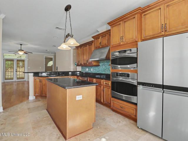 10482 Roundhill Drive