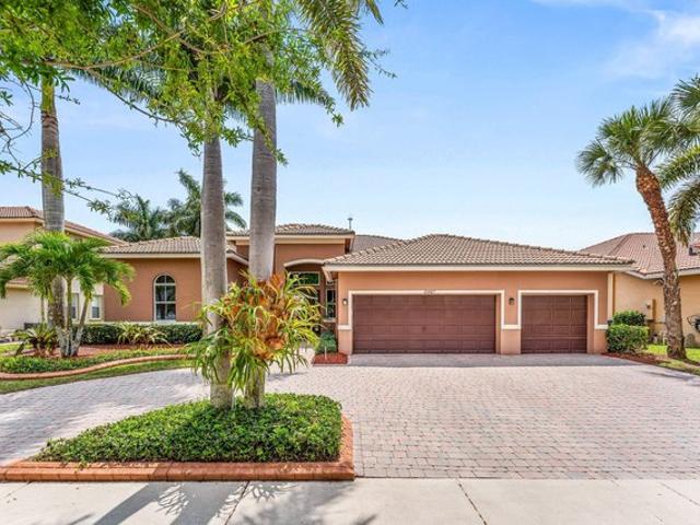 10487 Cypress Lakes Preserve Dr, Lake Worth, FL 33449