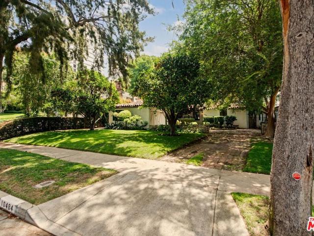 10484 Lindbrook Drive