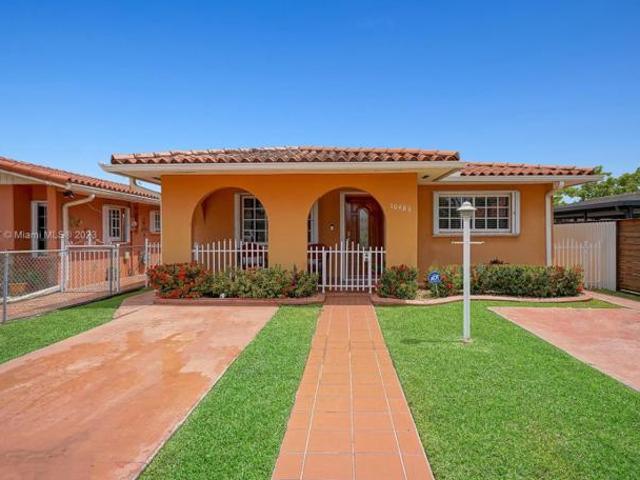 10486 27th St SW, Miami, FL 33165