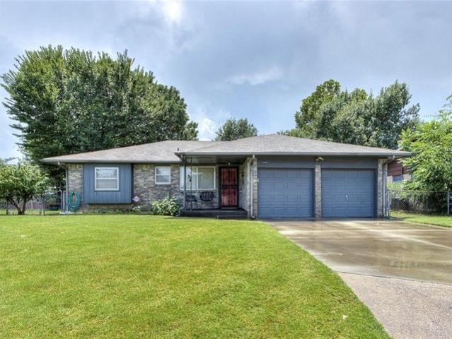 1048 NW 6th Pl, Moore, OK 73160