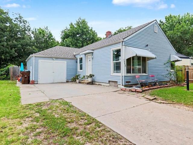 1048 N Pershing St, Wichita, KS 67208