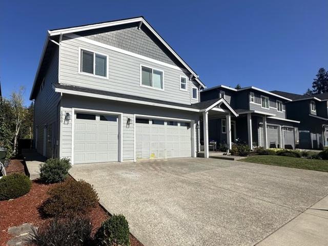 1048 NE Regan Hill Loop, Estacada, OR 97023