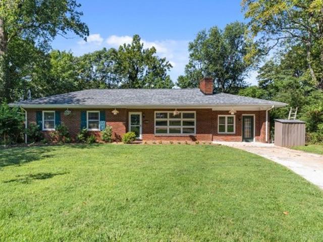 1048 Oakmont Cir, Lynchburg, VA 24502