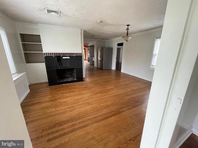 1048 Cornwells Avenue