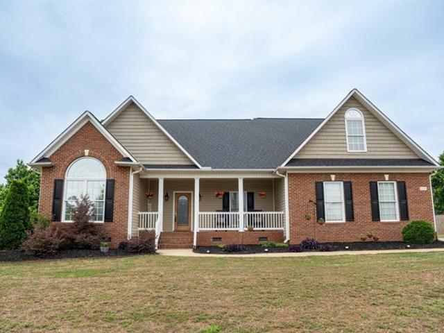 1048 Corie Crest Dr, Boiling Springs, SC 29316