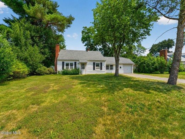 1048 Inner Dr, Schenectady, NY 12303