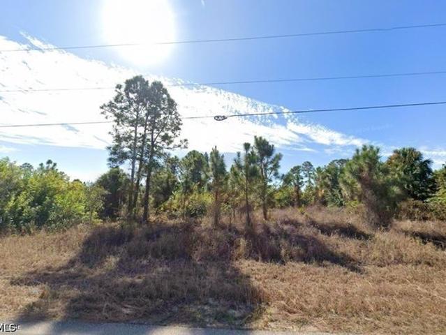 1048 Kanuga St E, Lehigh Acres, FL 33974