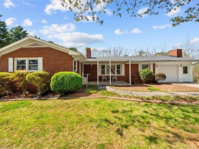 1048 Lindale Dr, Asheboro, NC 27205
