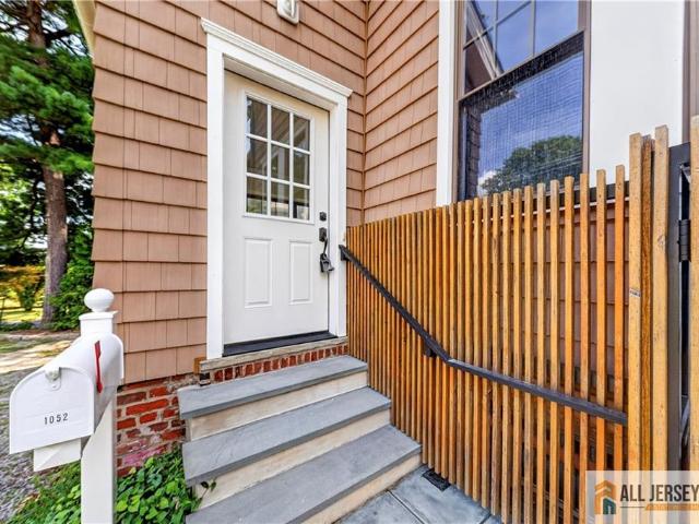 1048 Prospect Street 1048