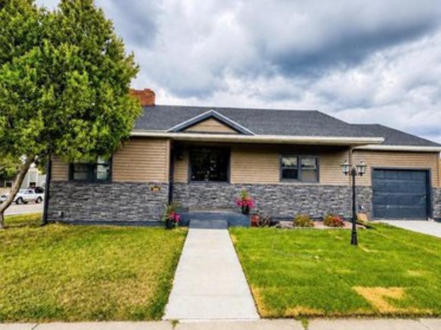 1048 Sage St, Evanston, WY 82930