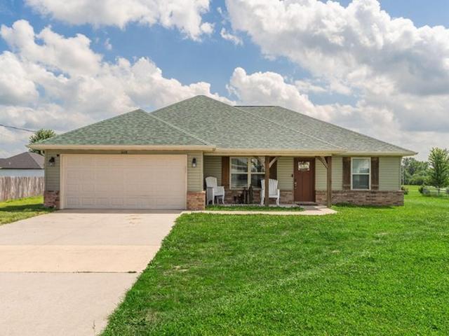 1048 W Thoroughfare St, Seymour, MO 65746