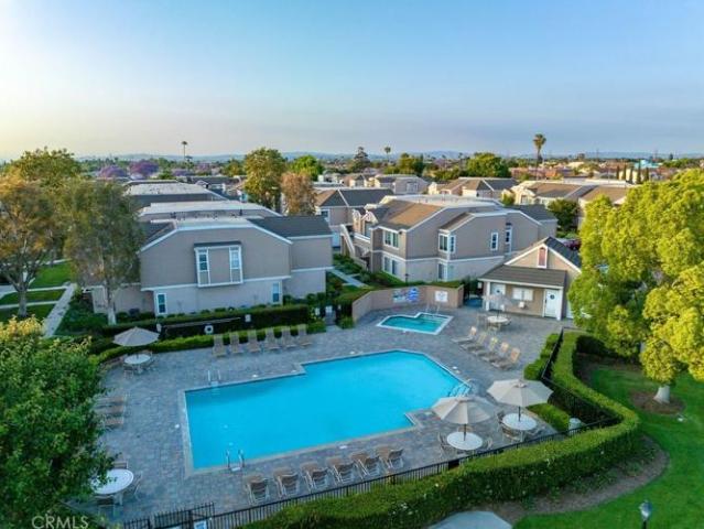 10490 E Briar Oaks Dr #B, Stanton, CA 90680