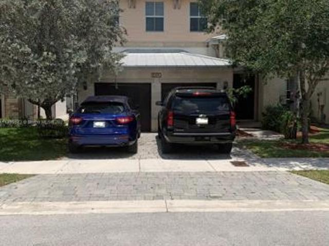 10495 69th Ter NW, Doral, FL 33178