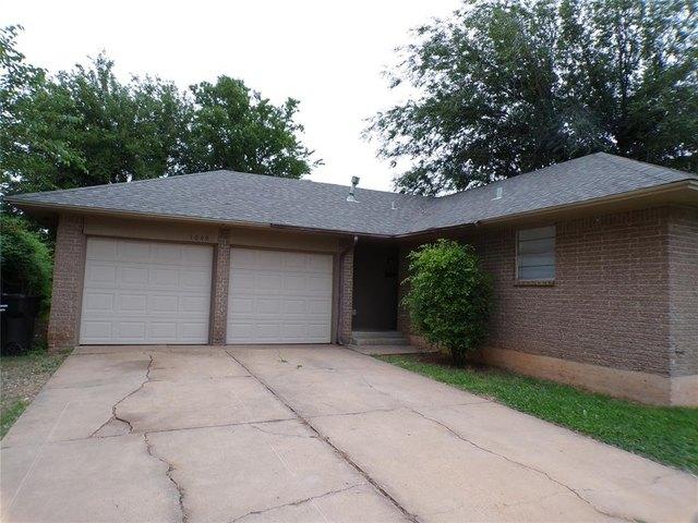 1049 NW 22nd St, Moore, OK 73160