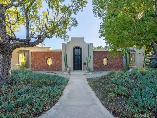 1049 Oak Grove