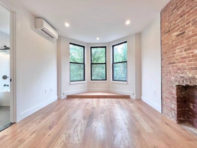 1049 Bergen St #4 — 4 Bed / 4 Bath DUPLEX