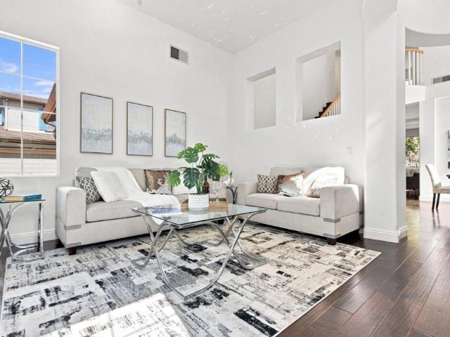 1049 Camino Del Sol