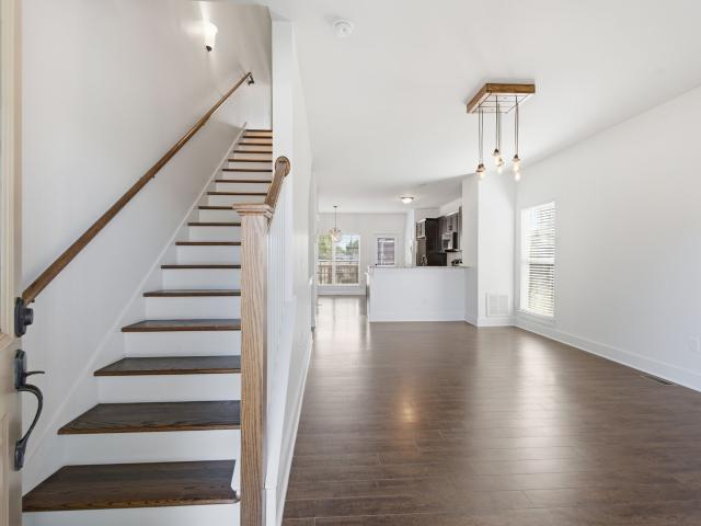 1049 Chicamauga Ave # 5