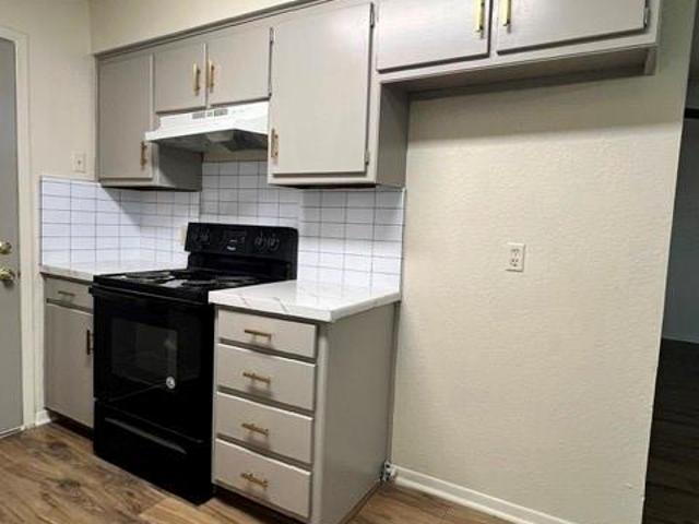 1049 Cottonwood Trail