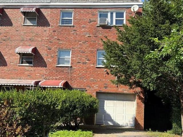 1049 E 233rd St, Bronx, NY 10466